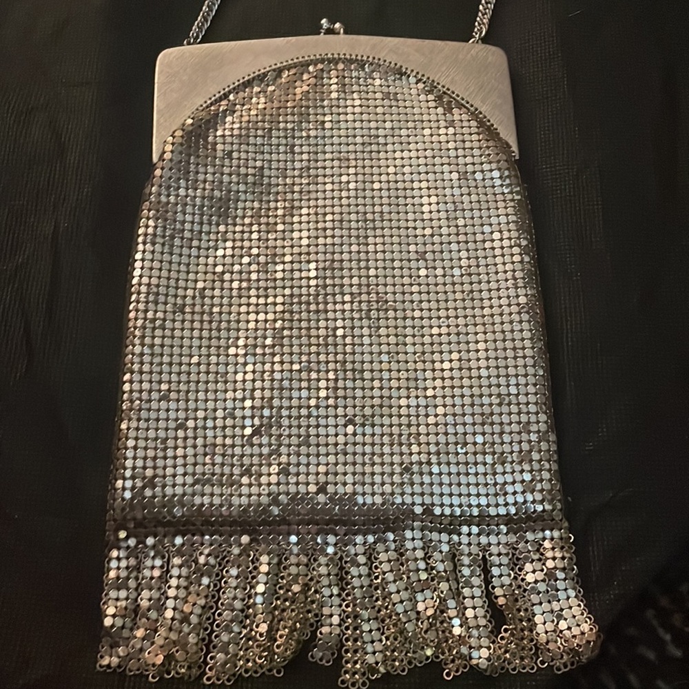 Art Deco Antique Shinny Silver Hand Bag - Gem